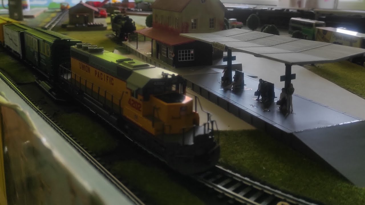 Kato Ho Scale EMD SD 40 Union Pacific - YouTube