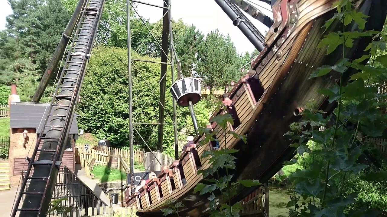 Black Baccanneer Pirate Ship Ride At Chessington World Of Adventure, 5 ...