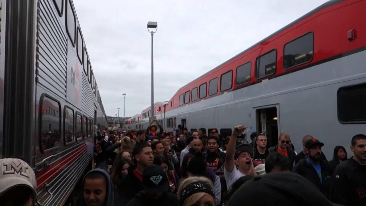 crowded and rowdy Caltrain for SF Giants Parade - YouTube