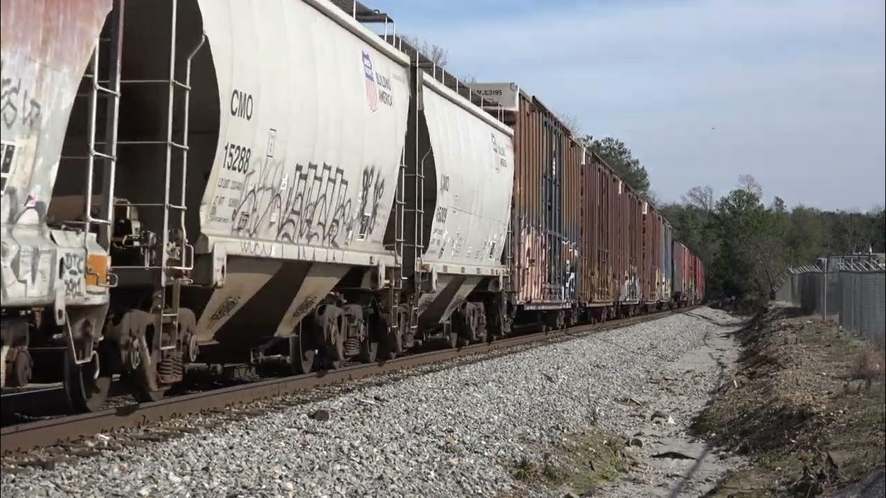 NS GP59 4628 Leads A55 at Tuscaloosa, AL. - YouTube