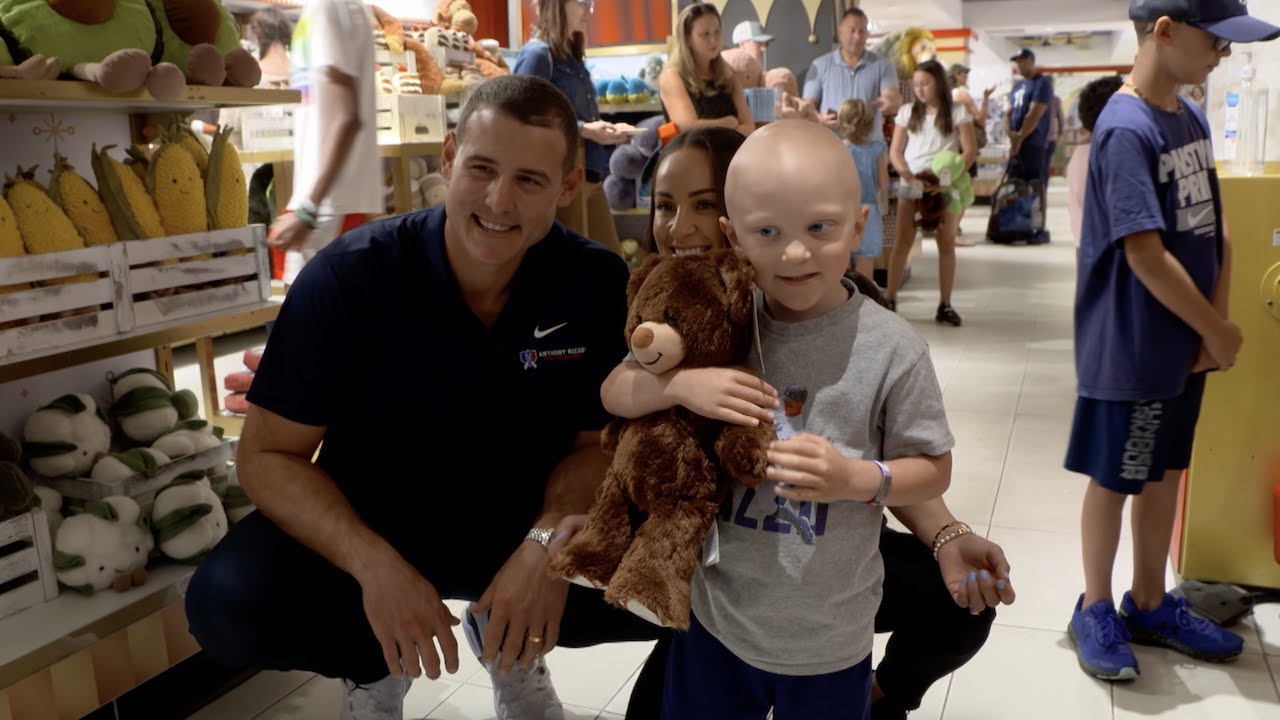 Anthony Rizzo treats young cancer patients to FAO Schwarz shopping ...
