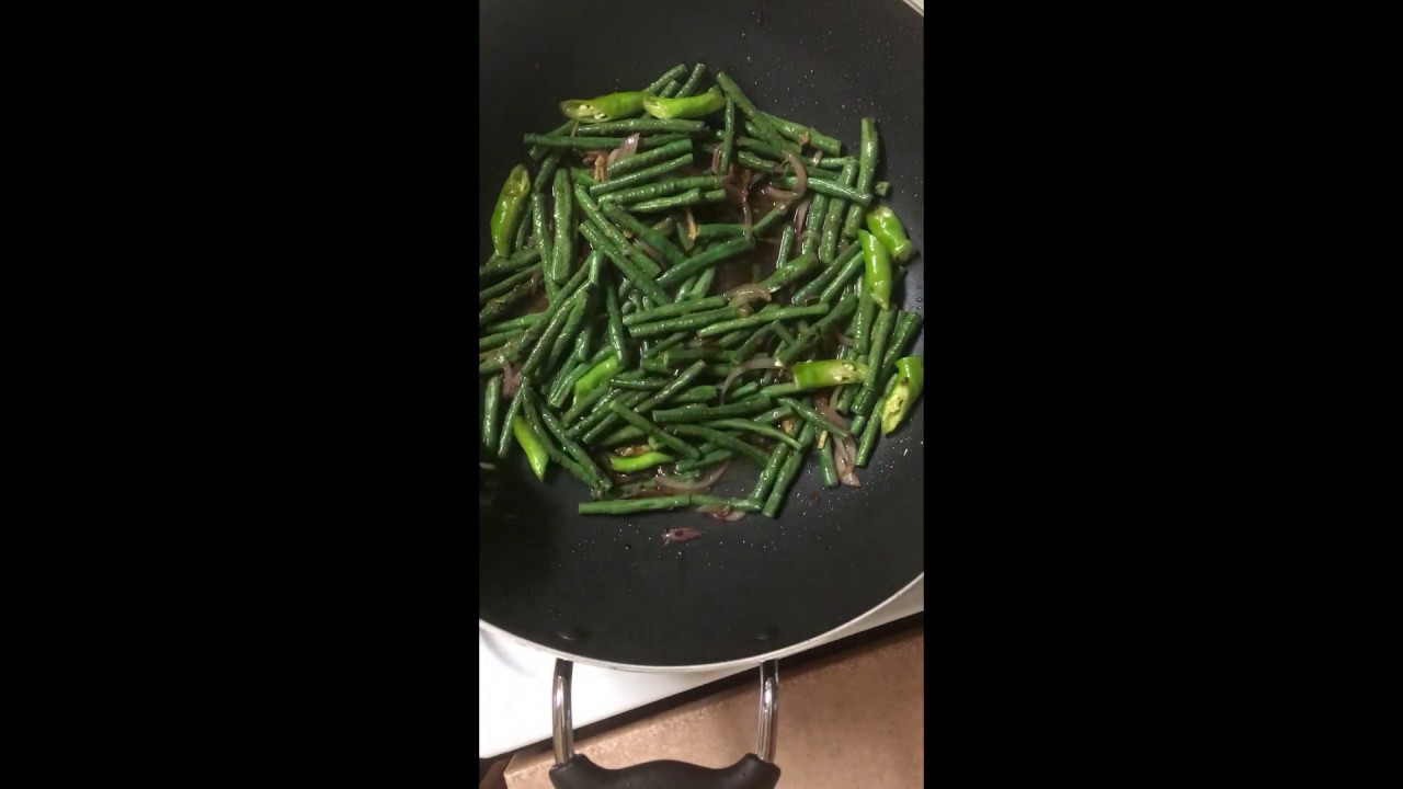 Easy Stir Fry String Beans w/ Sweet Green Chili Peppers - YouTube