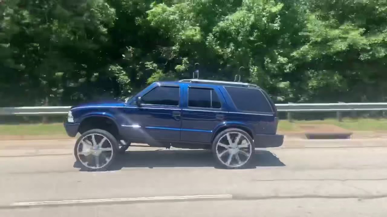 Squatted trail blazer - YouTube