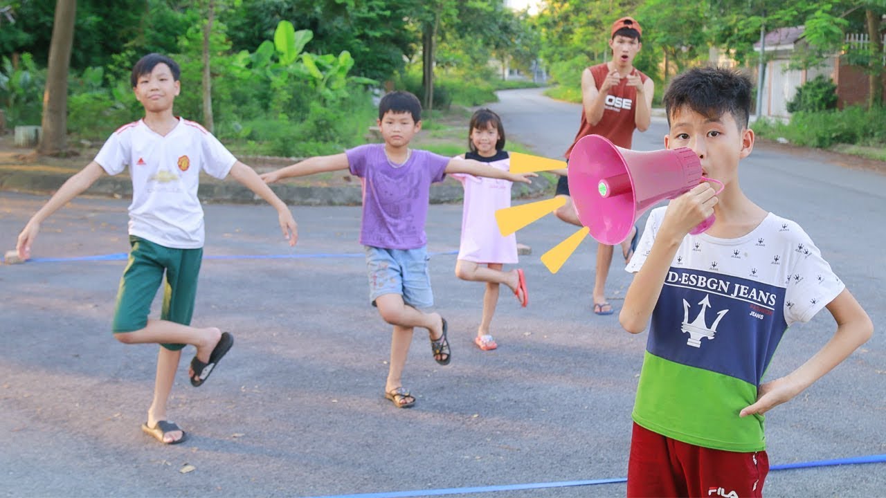 Kids go to School Play Jumping Jack | Kids Blindfold Trust Outcome ...