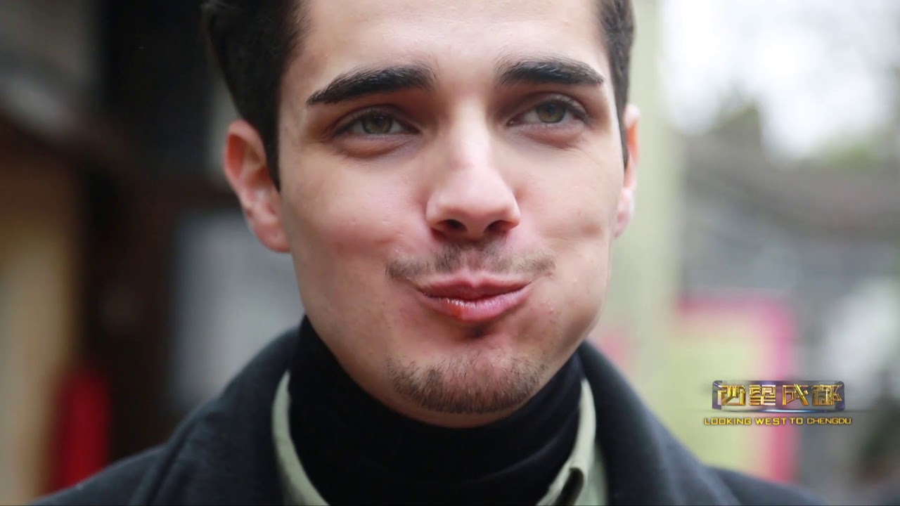 A German student chasing dream in chengdu - YouTube