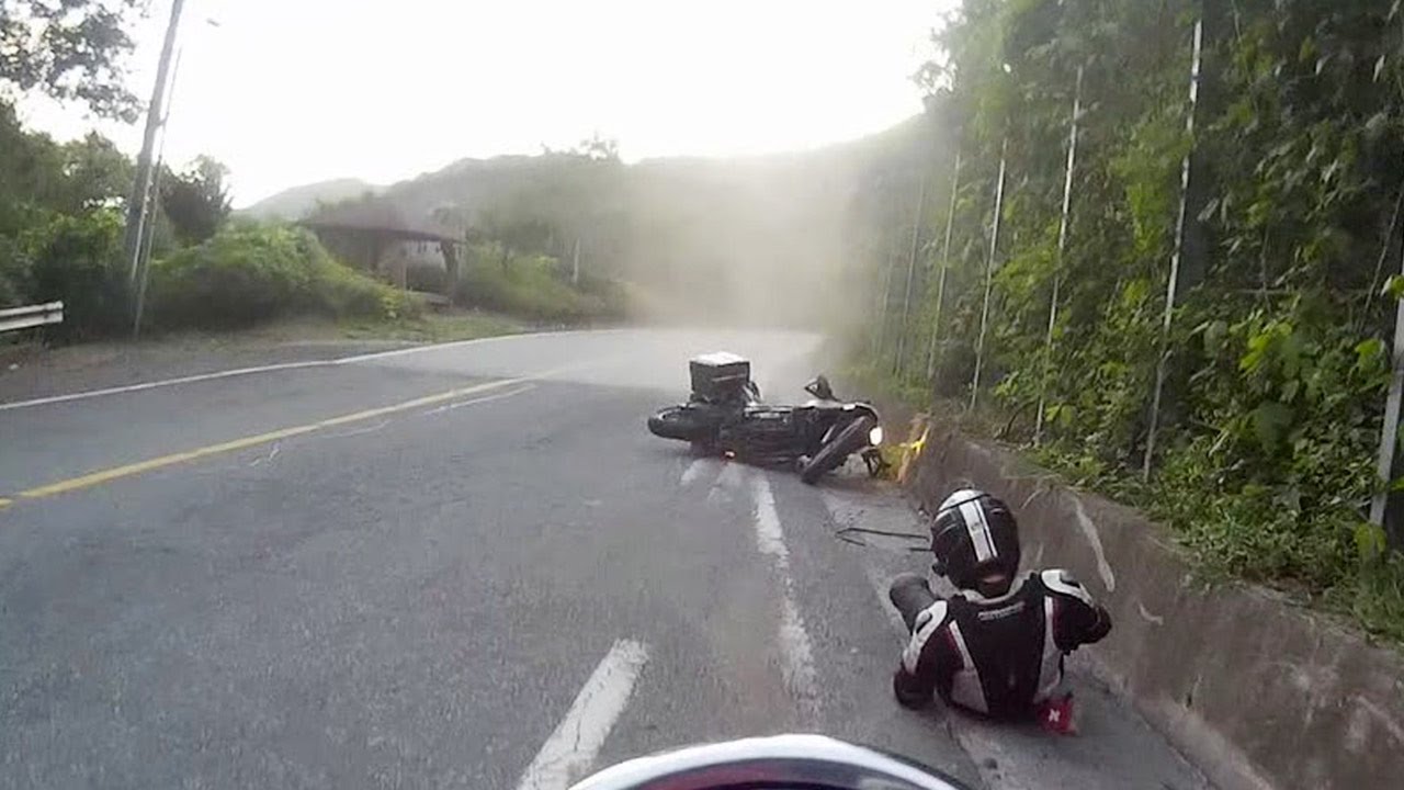 Motorcycle Accident / Crash ... BMW F650GS (오토바이 바이크 코너링 슬립 사고) - YouTube