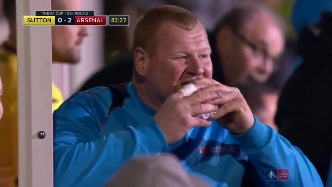Sutton's backup goalkeeper eats a pie on the sideline 2016 17 FA Cup ...