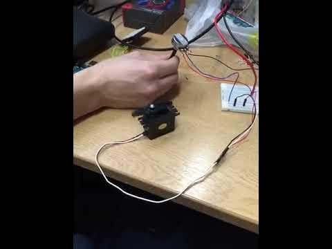 Testing servo motor - YouTube