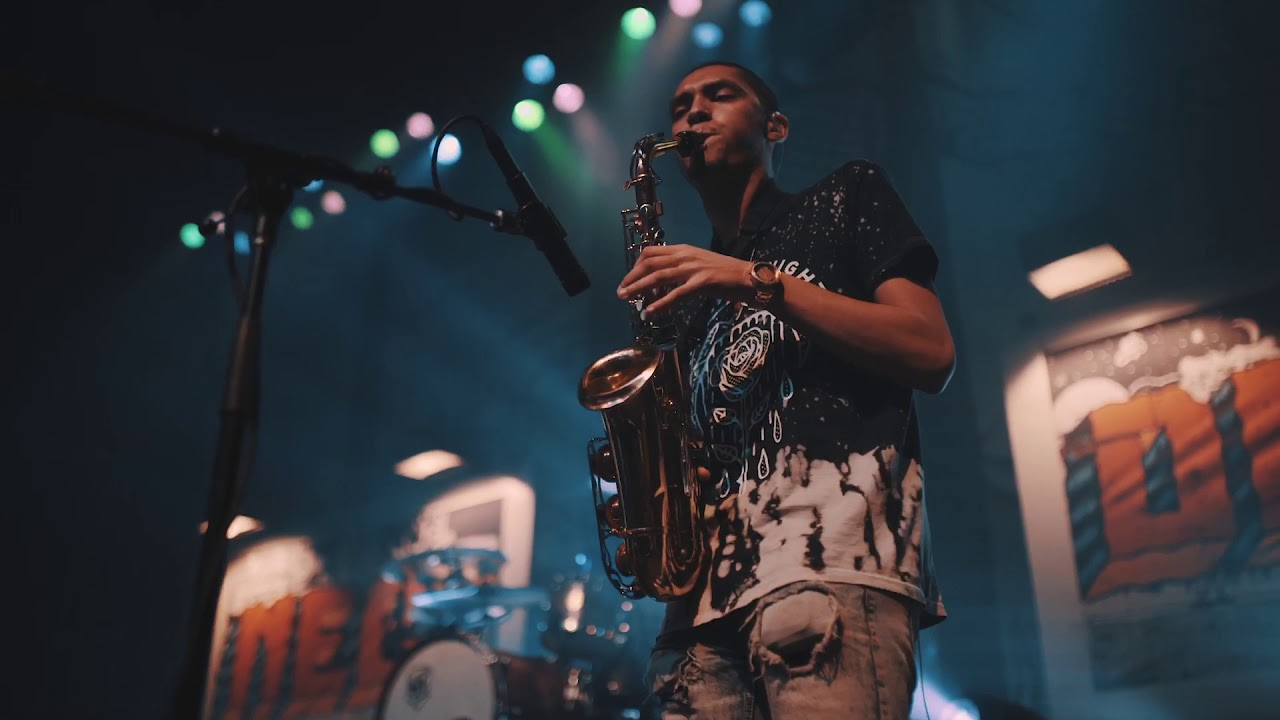 Neck Deep perform ‘’In Bloom’’ featuring Saxl Rose - YouTube
