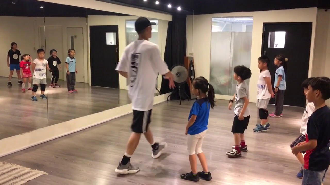 JR dancing review 180602-3 - YouTube