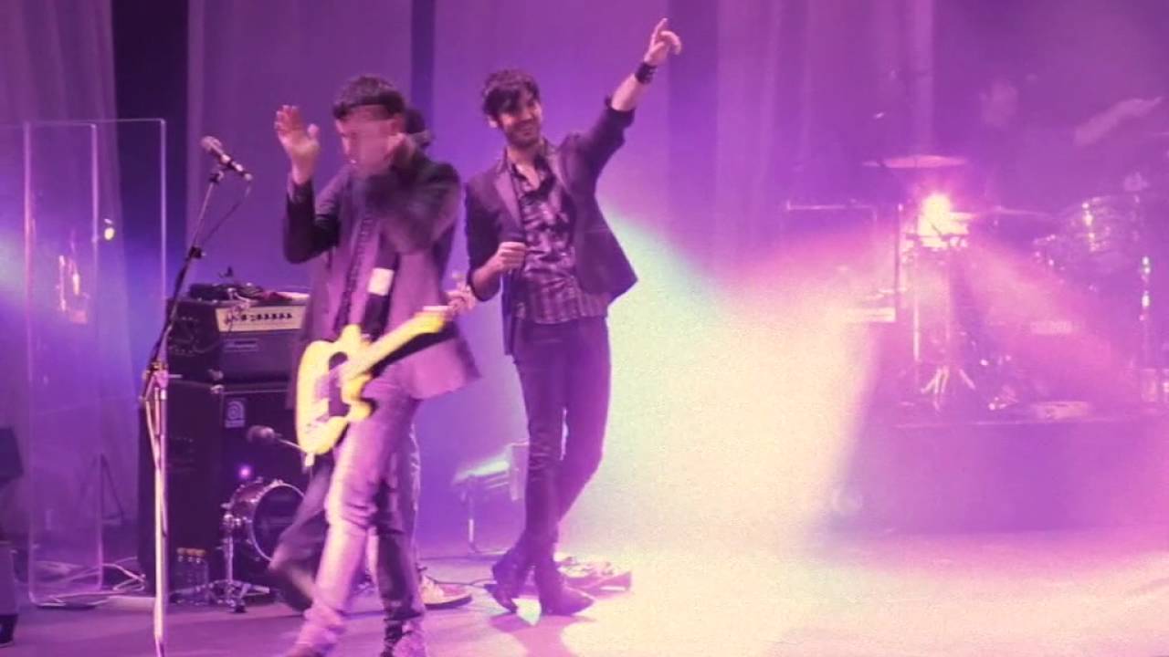 Second - Behind the pose (Directo) 15 - YouTube