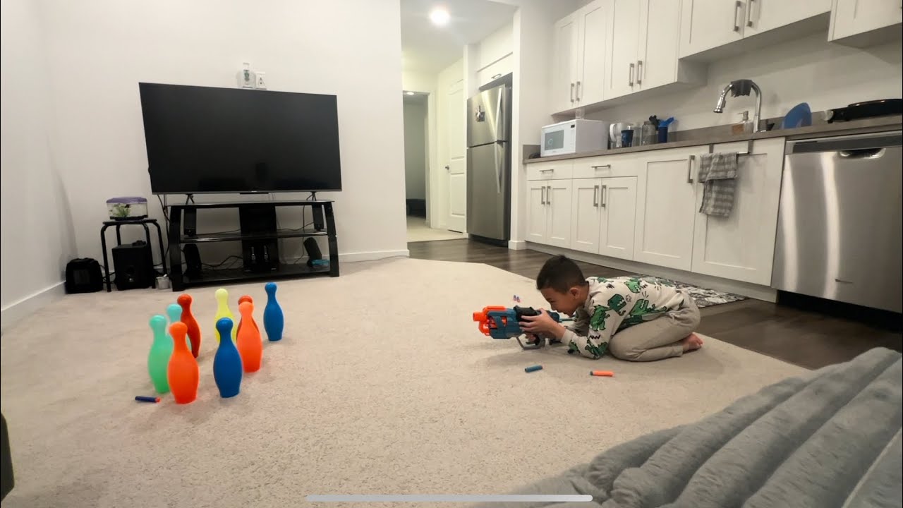 NERF Gun Shooting with Bowling Pins - YouTube