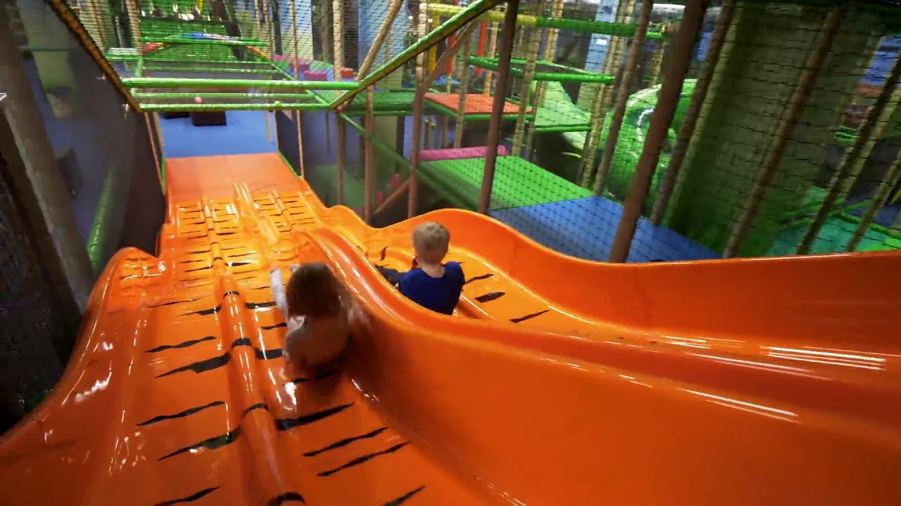 Fun for Kids at Leo's Lekland Indoor Playground 7sec - YouTube