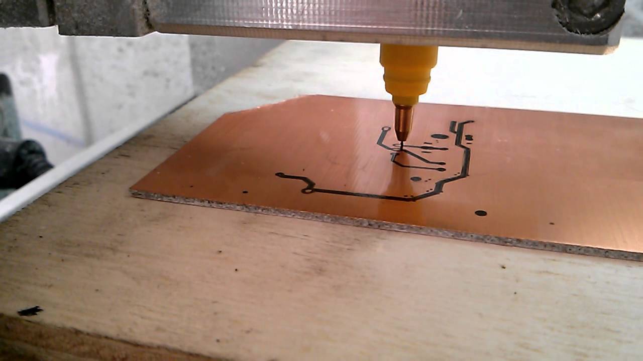 Disegno piste PCB con CNC e penna plotter - YouTube