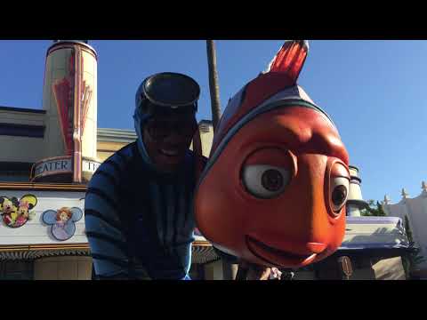 DCA Pixar Parade- Kids Waving to Finding Nemo Characters - YouTube