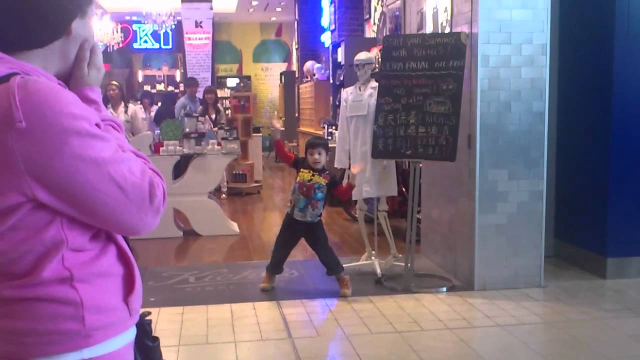 Little Kid dancing to LMFAO at Yorkdale Mall [HD] - YouTube