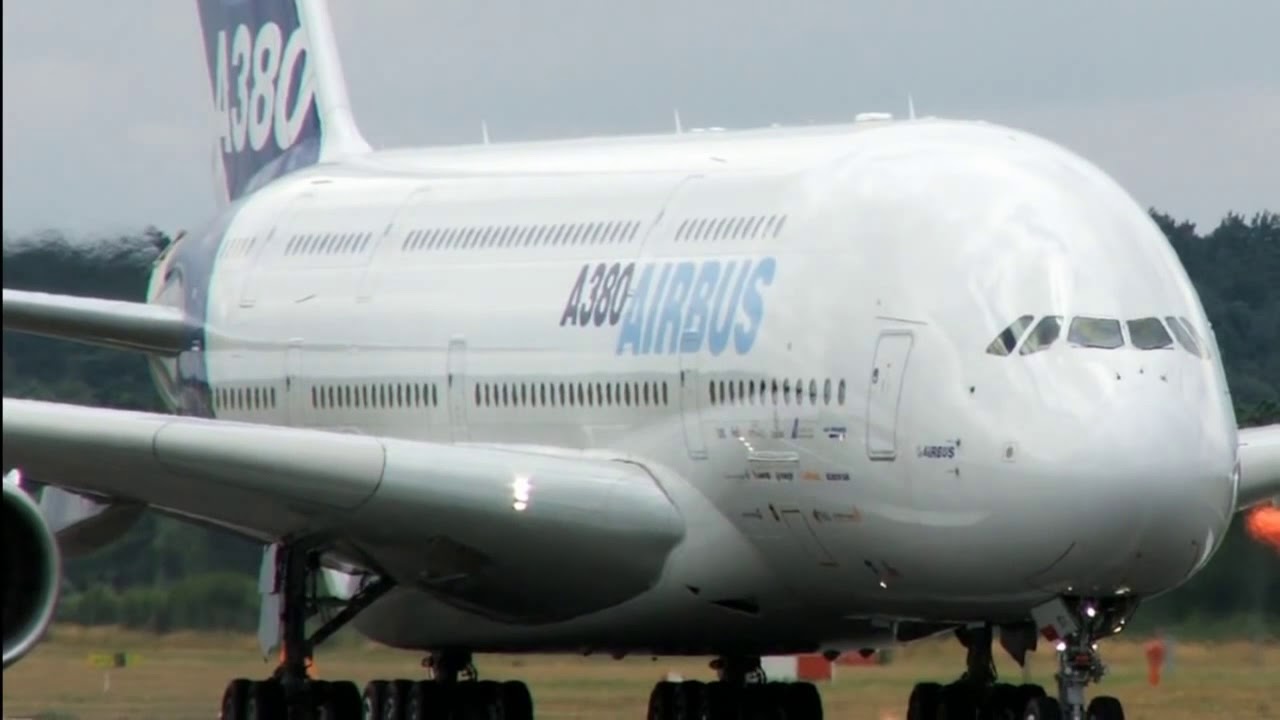 Jumbo Jet Take Off Sound Effect - YouTube