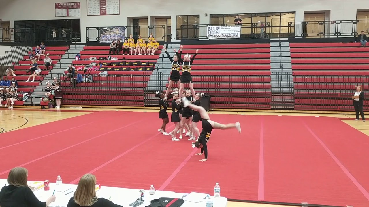 Bishop Foley Cheer Districts 2019 round 3 - YouTube
