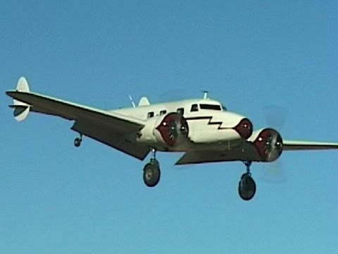 AIRPLANE SCALE MODELKIT: LOCKHEED ELECKTRA L-12 Junior (C-40)