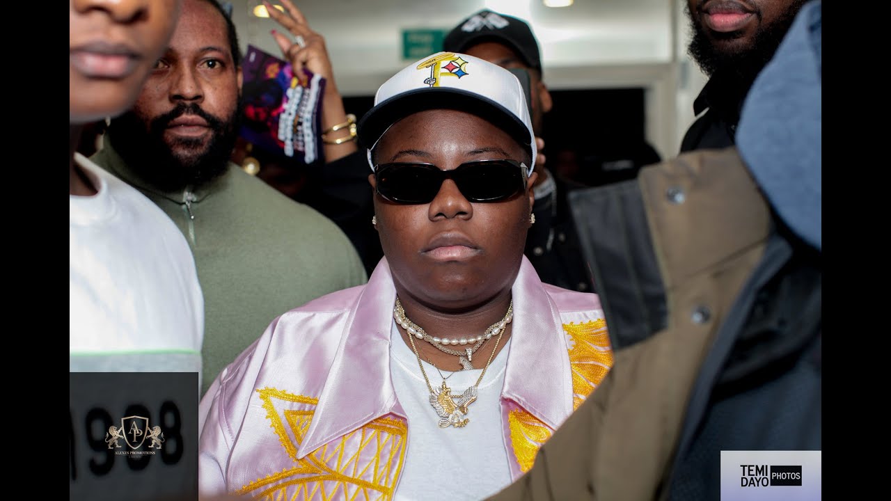 Teni Makanaki In Wonderland VIP Party alongside UK/Nija artist In ...