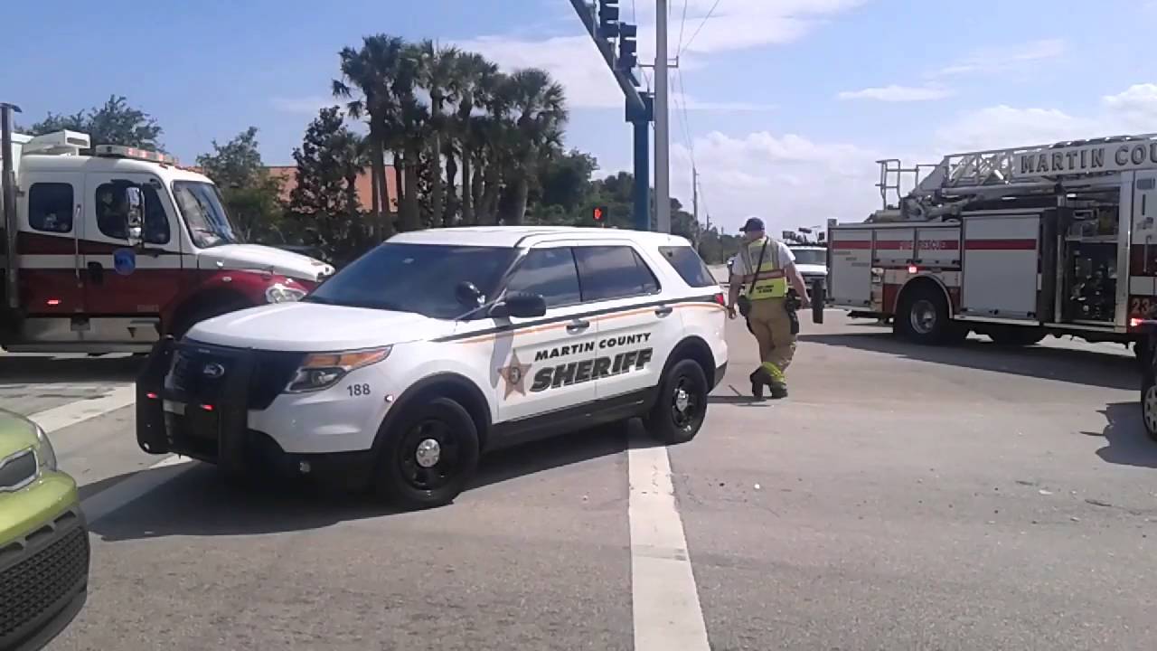MARTIN COUNTY FIRE RESCUE RESCUE 30 RESPONDING CODE 3!!! - YouTube