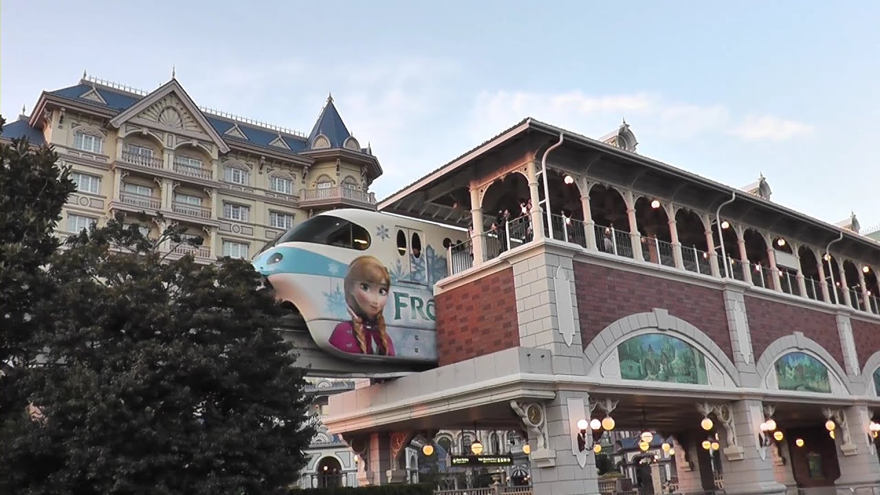 Frozen Anna and Elsa Train Disney RESORT LINE - YouTube