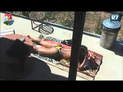 A Fazenda 6 Denise Rocha saboreia manga e aproveita para tomar banho de sol !