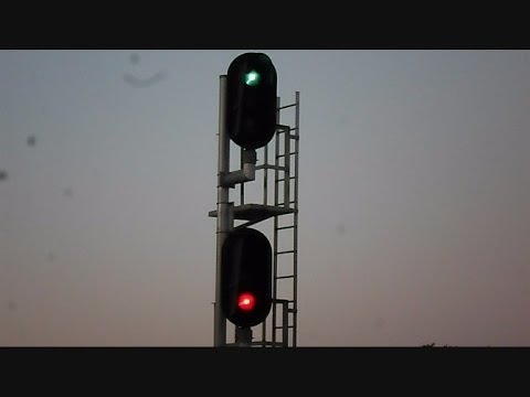 CSX Train Has The All Clear Signal To Go Through The Diamond - YouTube