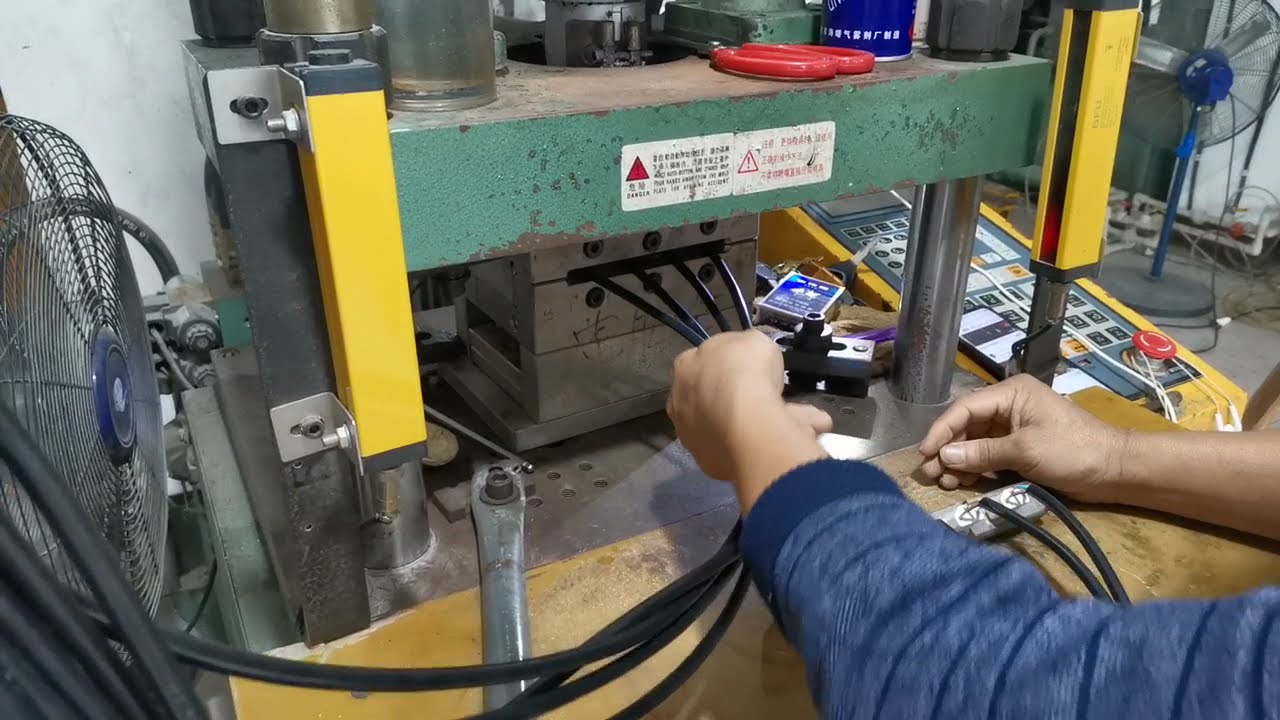 AC power cord manufacturing, schuko to IEC320 C13 moulding - YouTube