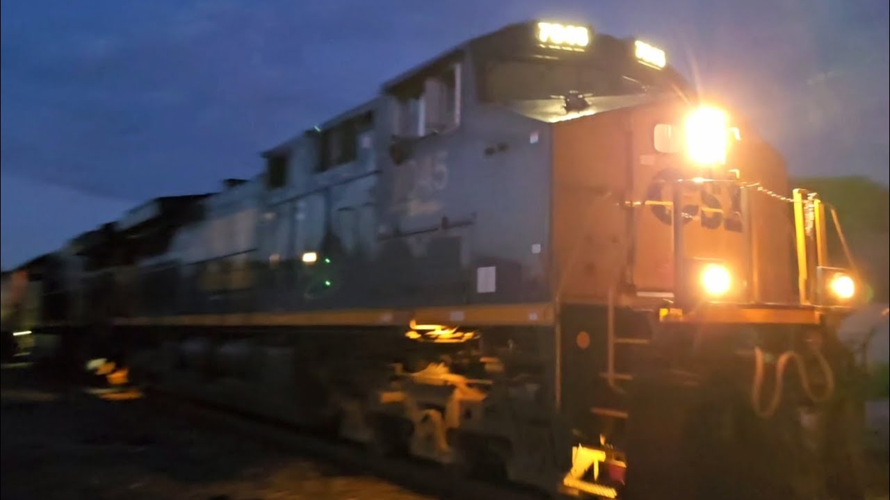 CSX 7045's New Raised Letter K5LLA Horn - YouTube
