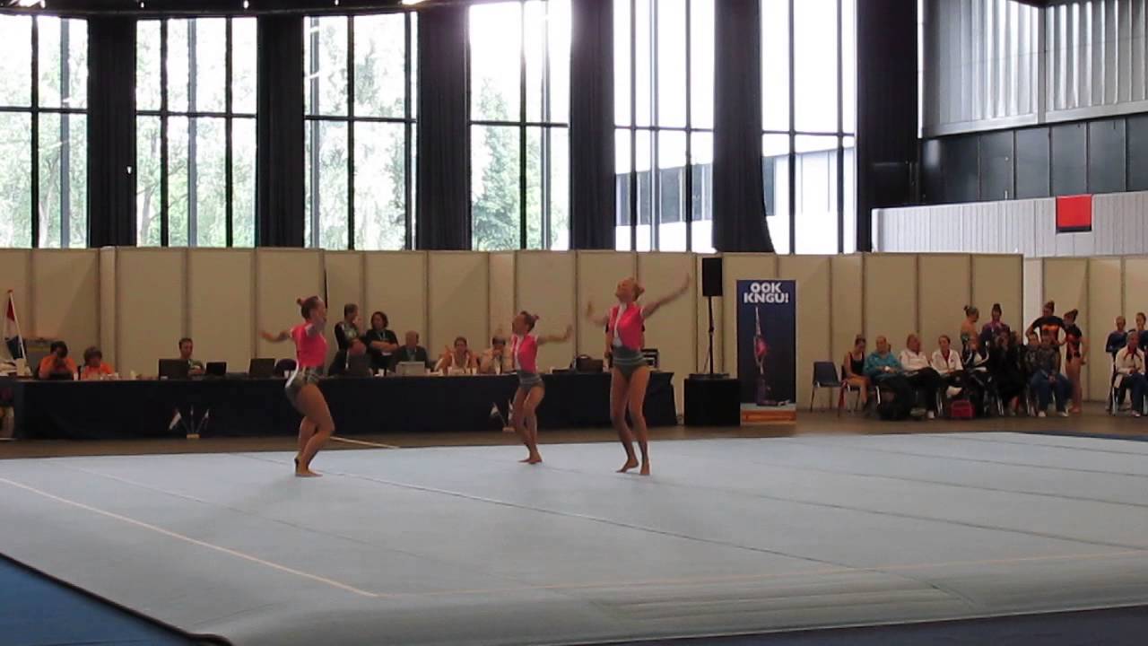 NK acro 2014- Manon, Miranda, Chantal tempo oefening - YouTube
