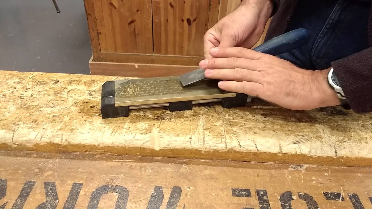 sharpening a chisel - YouTube