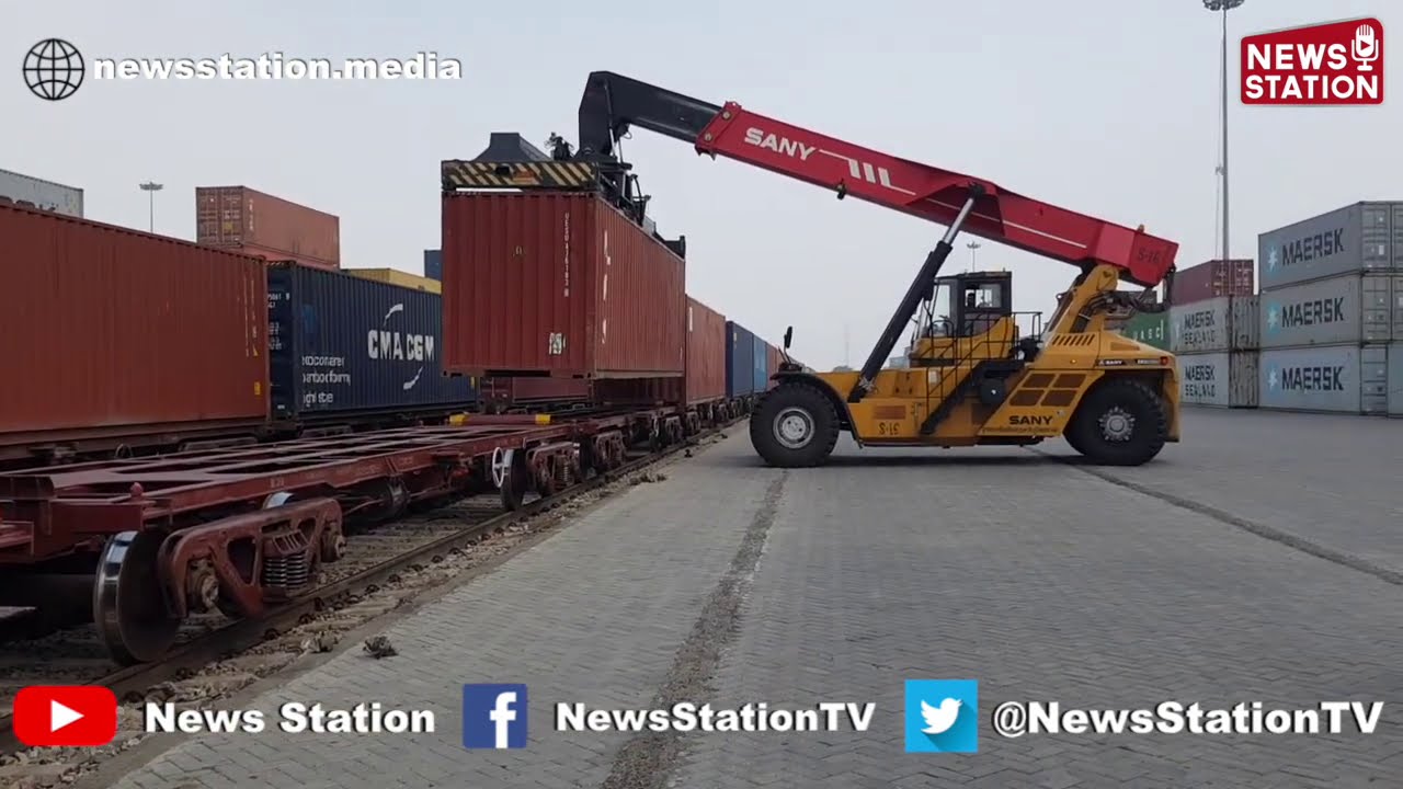 How Railways brings your stuff to you. Watch how giant containers ...