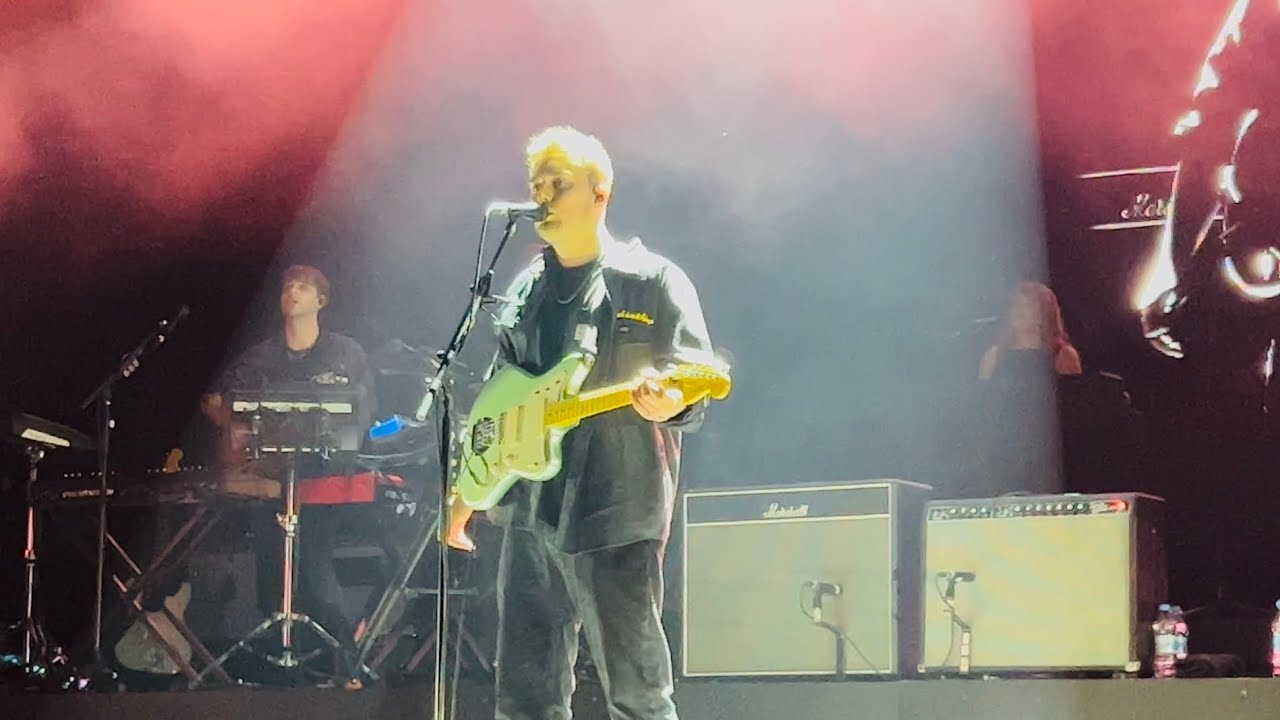 SAM FENDER- „Crumbling Empire“- Live, 2025 March 10th- Cologne ...
