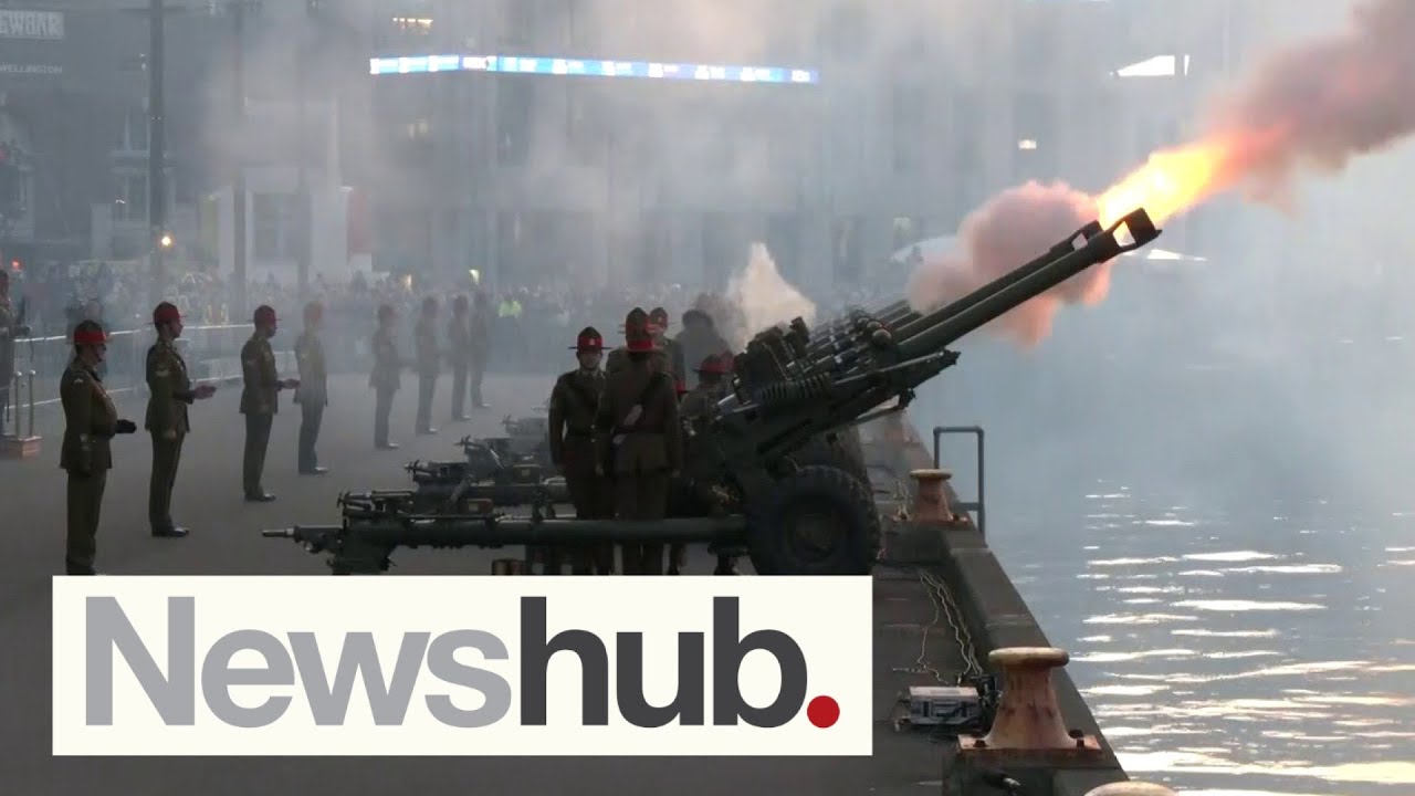 The first gun salute in honour of Queen Elizabeth II after her death ...