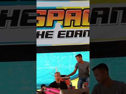 Nyumbang lagu kulepas dengan ikhlas.Anak kecil tapi suaranya sangat merdu.@Waris eyang channel