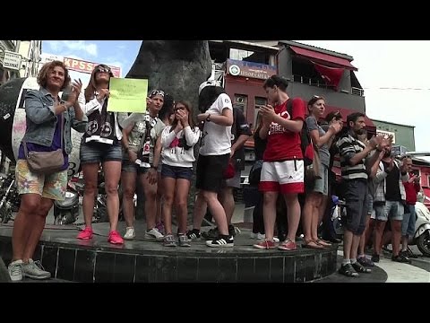 Saldırıya uğrayan Ayşegül Terzi için şortlu protesto