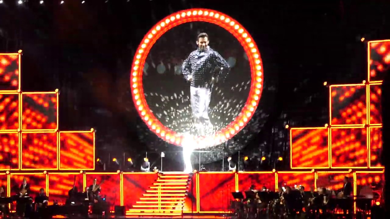 Hugh Jackman as Peter Allen (Audience Participation) - YouTube