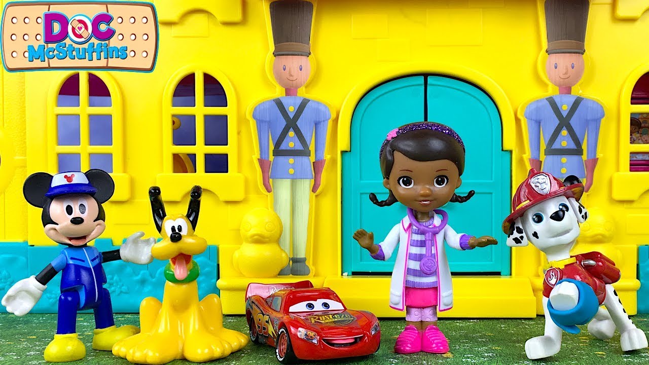 DOC MCSTUFFINS AT THE HOSPITAL WITH PATIENTS - MICKEY PLUTO & OTHERS ...
