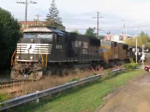 NS 6970 EMD SD60E & UP 4966 EMD SD70M & NS 9758 GE C44-9W Lead 22K on 10-10-2017 ? - YouTube