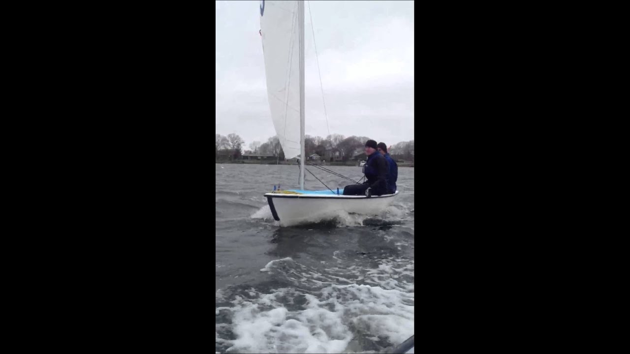 Epic tech dinghy performance during beginner sailing class - YouTube