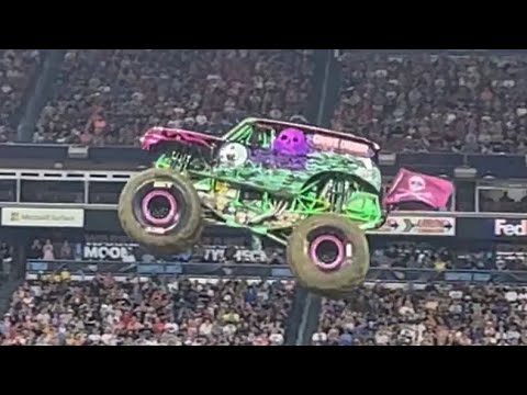 Krysten Anderson Grave Digger Freestyle - Monster Jam World Finals 22 - YouTube