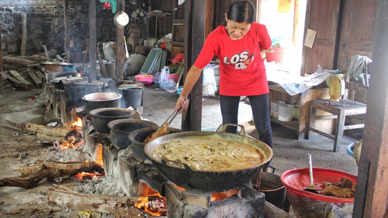 WARUNG SUASANANYA SEPERTI RUMAH NENEK DI KAMPUNG JAWA, Ayam panggang ...