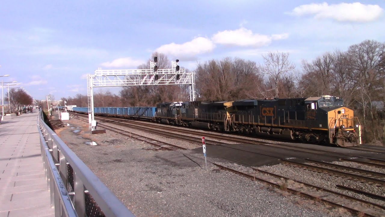 [4k] CSX and Amtrak race as Planes fly by at Long Bridge Park - YouTube