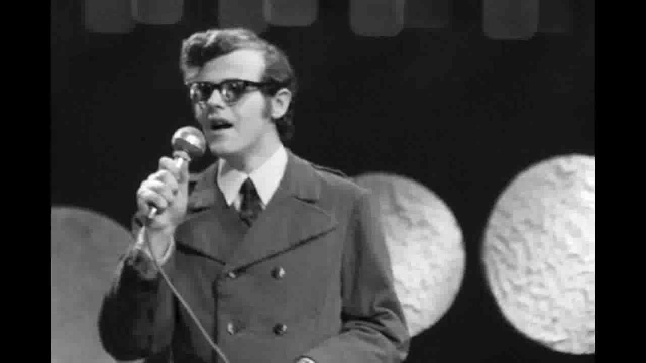 Oleg Melnik - Maskeraad - YouTube