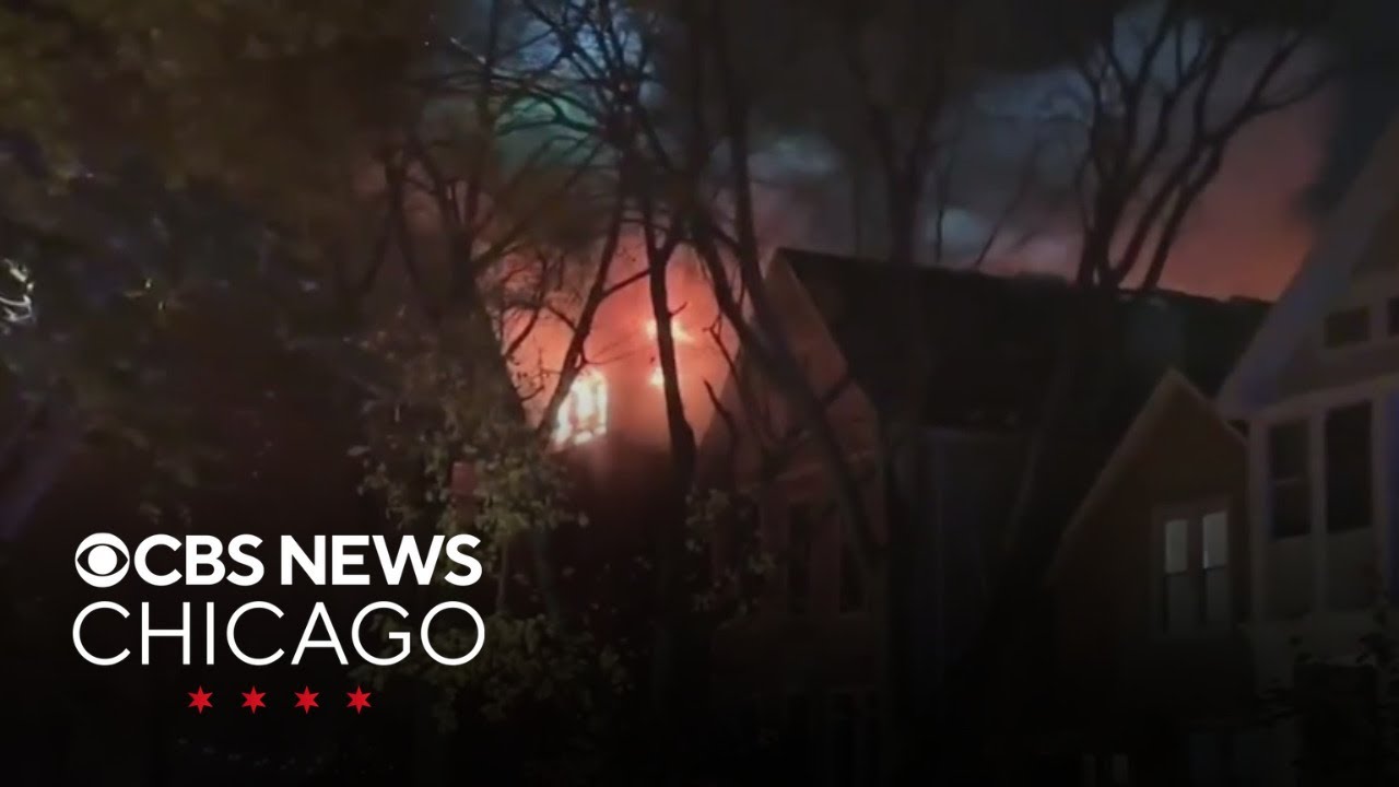 Fire rips through apartment building on Chicago's North Side - YouTube