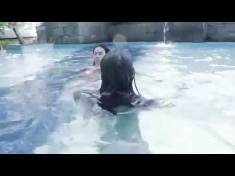 Cewek Mandi Bareng Hott Baget Bikin Anu Tegang