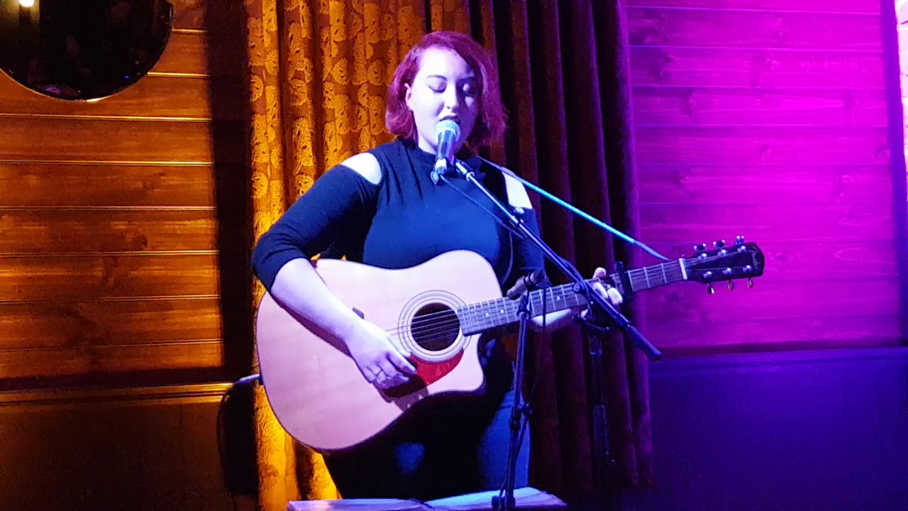 Vincent (Don McLean cover) by Bella Day - Live at the Main Bar - YouTube