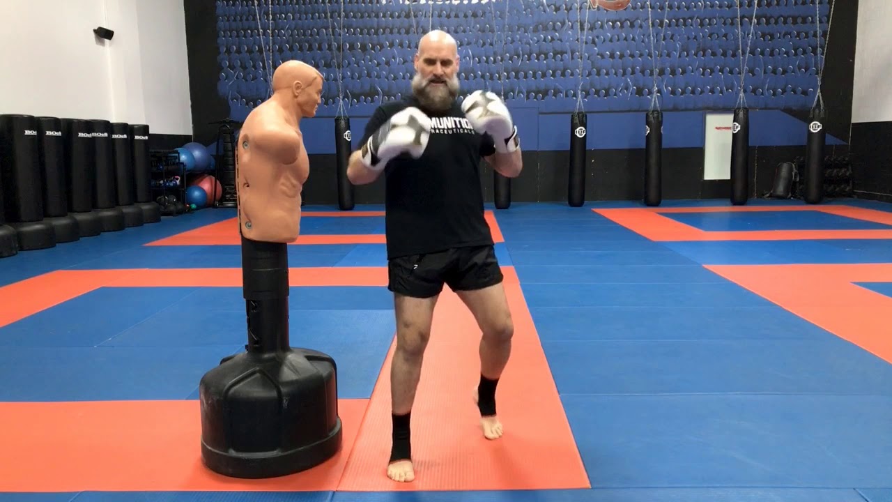 Muay Thai rear leg skip knee & front leg switch knee - YouTube