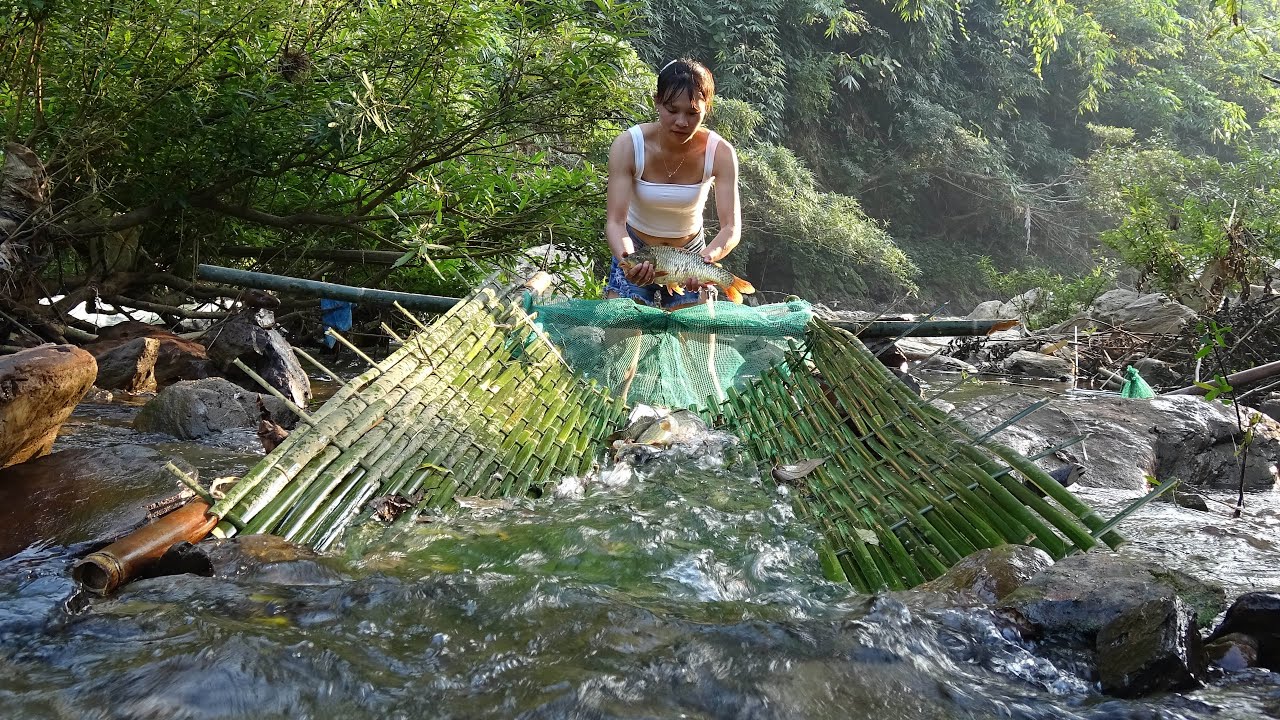 Solo Bushcraft, Building Wilderness Survival Shelters, Creat Traps ...